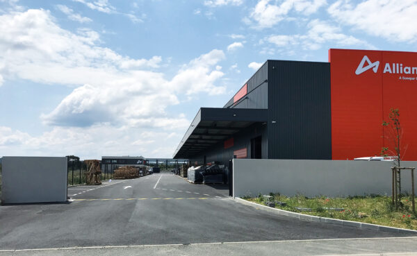 ALLIANTZ LÉZIGNAN-CORBIÈRES | | Leonard Architecture